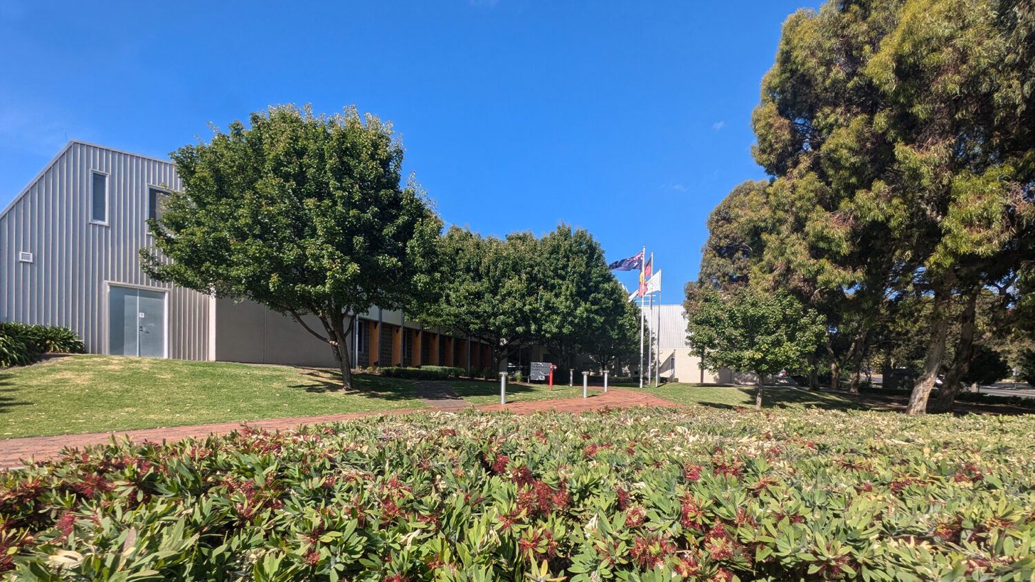 Woodcroft College | Contact